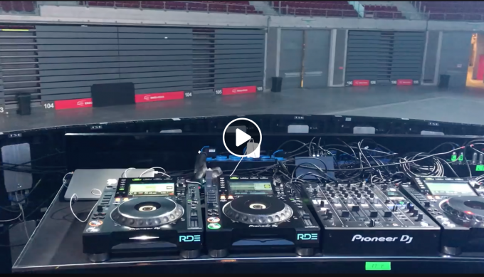 360 B2B system on turntable for Trance show - Rent Deejay Equipment